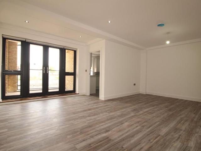 Seven Kings Road, Ilford IG3, 3 bed flat to rent, £2,100 pcm | PrimeLocation