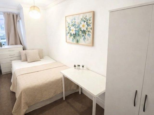 Seven Sisters N15, Room to rent, £725 pcm | PrimeLocation