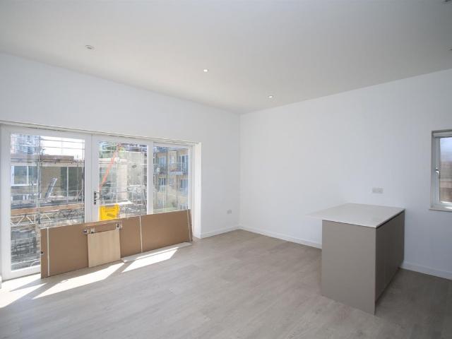 Seven Sisters Road, Finsbury Park N4, 1 bed flat to rent, £2,002 pcm | PrimeLocation