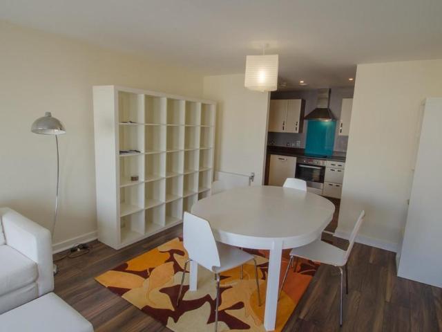 Seven Sisters Road, London N4 2 bed apartment to rent £2,250 pcm £519 pw