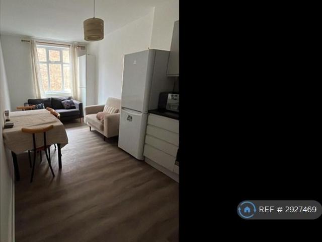 Seven Sisters Road, London, N4 3 bed flat to rent £3,000 pcm £692 pw