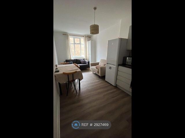 Seven Sisters Road, London N4, 3 bed flat to rent, £3,100 pcm | PrimeLocation