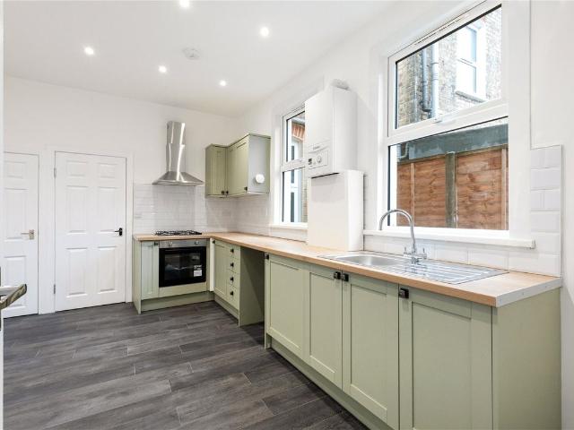 Seven Sisters Road, London N15, 1 bed flat to rent, £1,600 pcm | PrimeLocation