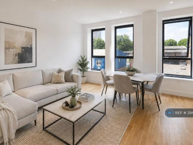 Seven Sisters Road, London, N15 2 bed flat to rent £2,250 pcm £519 pw