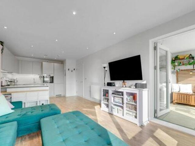 Seven Sisters Road, London, 2 Bedroom Apartment