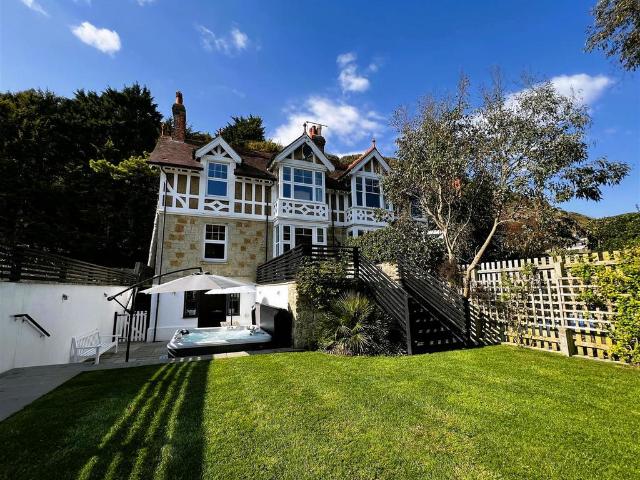 Seven Sisters Road, St. Lawrence. 4 bed house to rent £1,840 pcm £425 pw