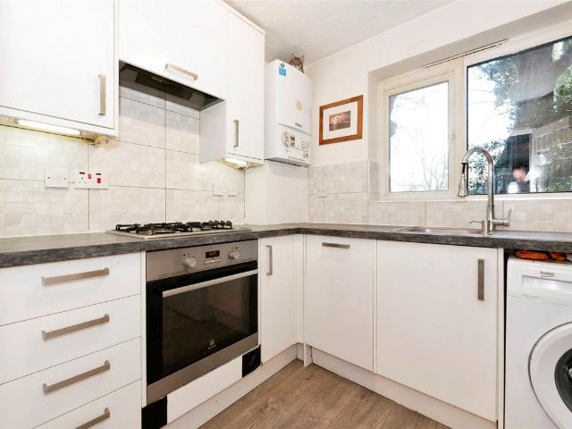 Sevenoaks Close, Sutton SM2, 2 bed flat to rent, £1,850 pcm | PrimeLocation