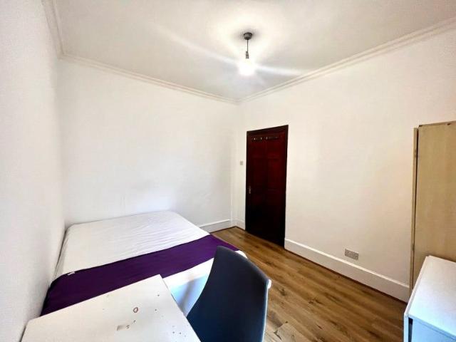 Seventh Avenue, London E12, Room to rent, £802 pcm | PrimeLocation