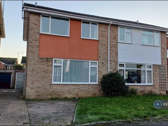 Severn Court, Burton Latimer. 3 bed semi detached house to rent £1,095 pcm £253 pw