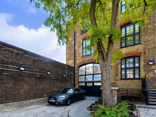 Severn Court, Limehouse, London E14, 1 bed flat to rent, £2,500 pcm | PrimeLocation