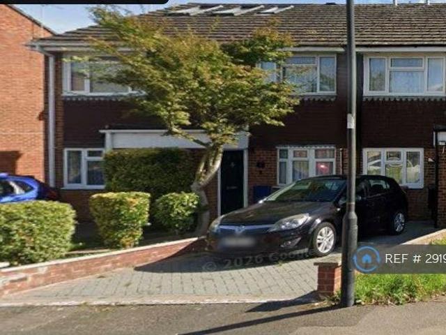 Severn Crescent, Slough, SL3 3 bed terraced house to rent £1,950 pcm £450 pw
