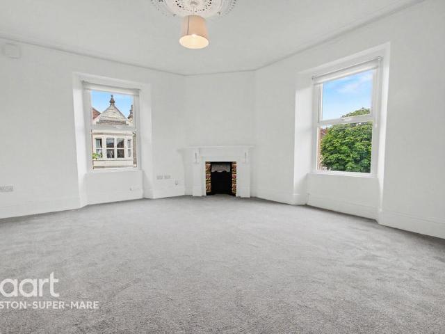 Severn Avenue, WESTON SUPER MARE 2 bed flat to rent £1,325 pcm £306 pw