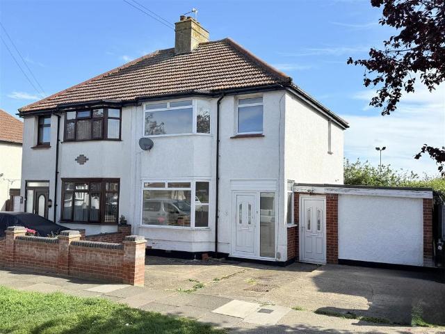 Severn Road, Clacton On Sea CO15 3 bed semi detached house to rent £1,550 pcm £358 pw