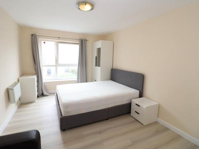 Severnake Close, London E14, Room to rent, £1,018 pcm | PrimeLocation