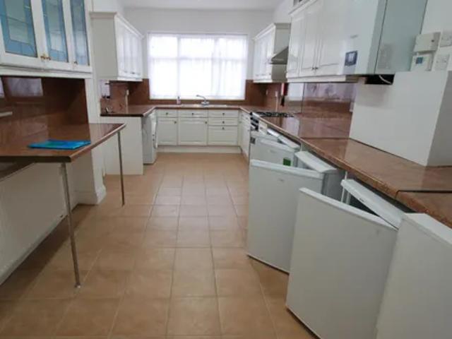 Sevington Road, The Hyde, London, NW4 3RS, United Kingdom | 5 bed house for rent #165456778 | Rentberry