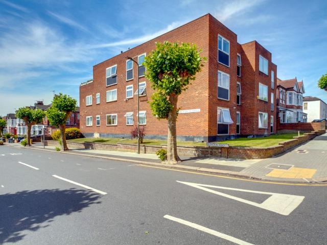 Sevington Road, Hendon NW4, 2 bed flat to rent, £1,900 pcm | PrimeLocation