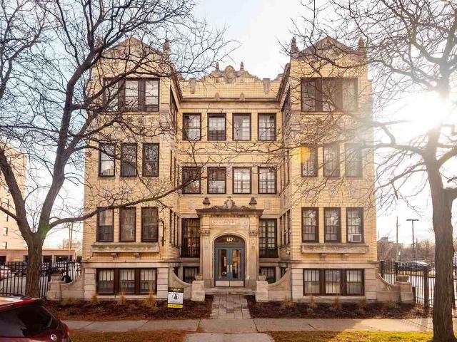 Seward Plaza Studio Apartment for Rent at 127 Seward St, Detroit, MI 48202 Central