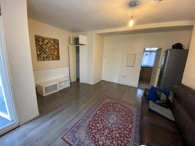 Sewardstone Road, London E2, Studio to rent, £1,600 pcm | PrimeLocation