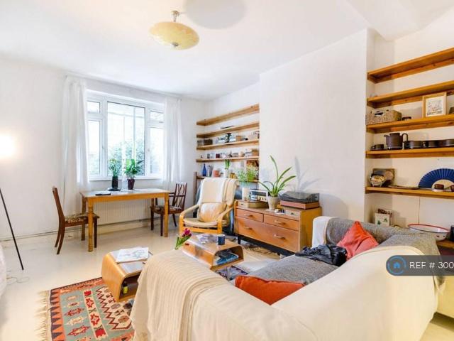 Sewardstone Road, London, E2 Studio to rent £1,800 pcm £415 pw