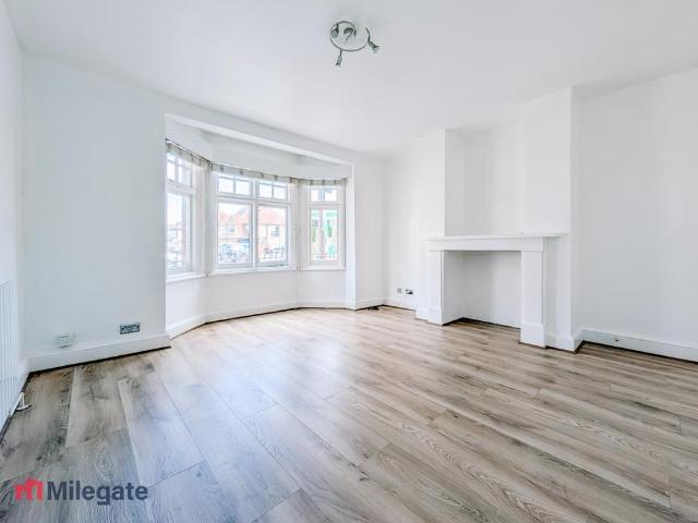 Sewardstone Road, Waltham Abbey EN9 1 bed flat to rent £1,230 pcm £284 pw
