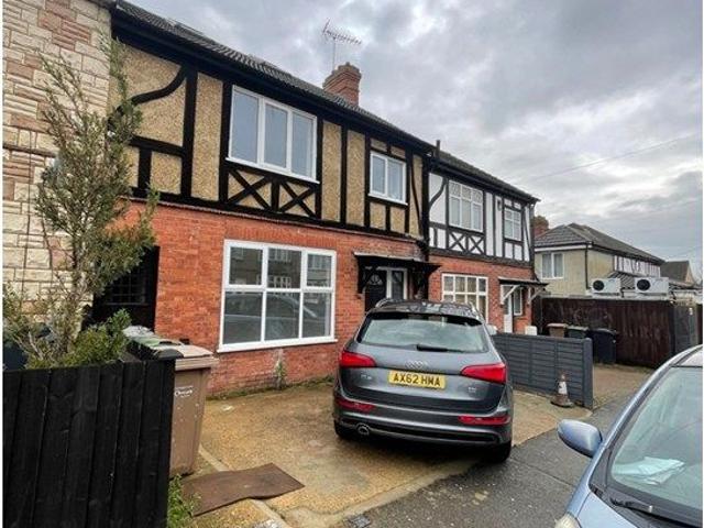 Seymour Avenue, Luton LU1, 5 bed terraced house to rent, £2,400 pcm | PrimeLocation