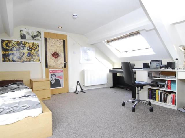 Seymour Avenue, Plymouth PL4 4 bed flat to rent £2,461 pcm £568 pw