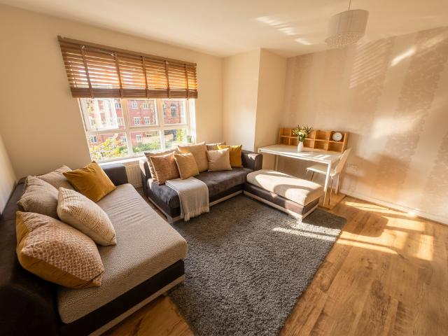 Seymour Court, Arboretum NG7 2 bed flat to rent £1,043 pcm £241 pw