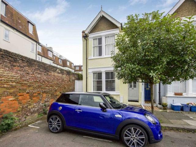 Seymour Gardens, Twickenham TW1, 2 bed flat to rent, £2,200 pcm | PrimeLocation
