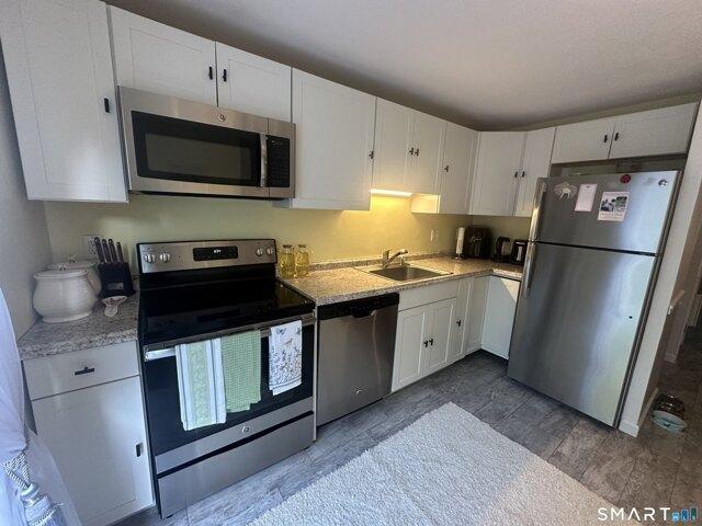 Seymour Rd Unit B, East Granby, Home For Sale