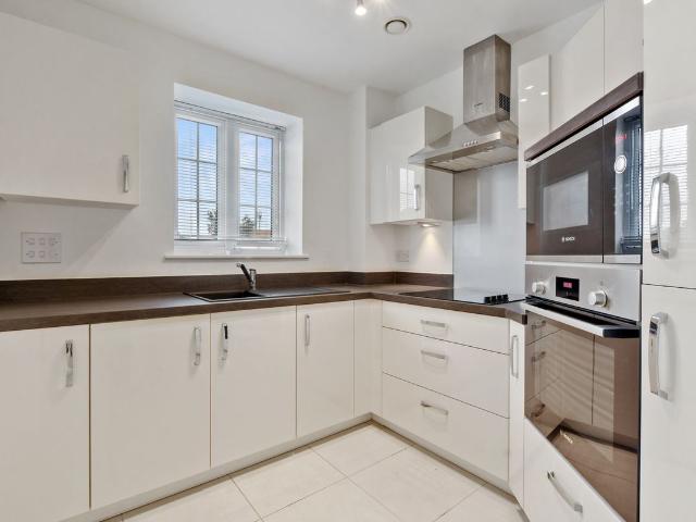 Seymour Road, Buntingford SG9, 2 bed flat to rent, £2,500 pcm | PrimeLocation