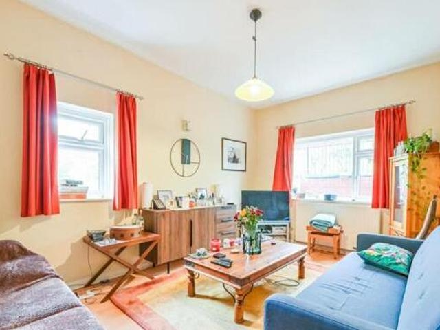 Seymour Road, Harrin, 3 Bedroom Flat