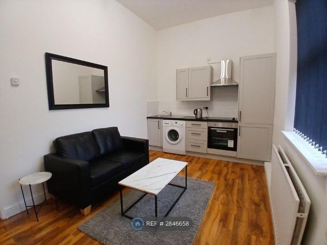 Seymour Road, Manchester M8, 2 bed flat to rent, £1,050 pcm | PrimeLocation