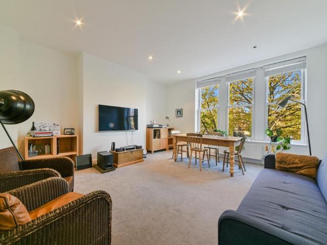 SF, Flat 5, 49 The Gardens SE22 2 bed apartment to rent £2,250 pcm £519 pw