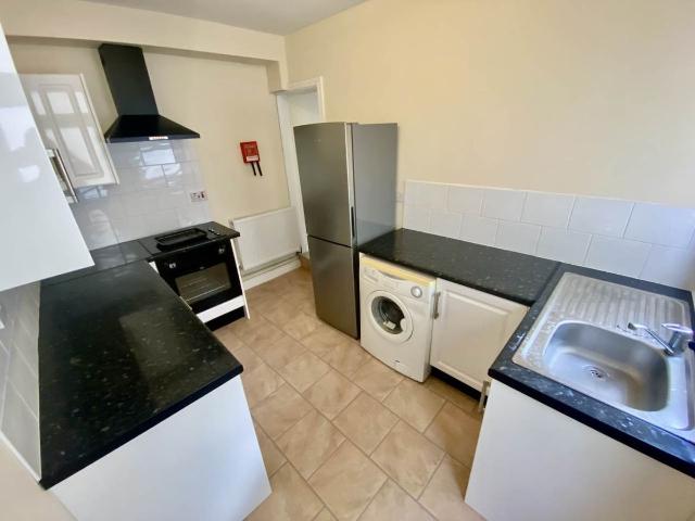 Sketty Road, Uplands, Swansea SA2, 2 bed flat to rent, £700 pcm | PrimeLocation