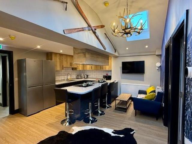 Ski Lodge themed Double room near Fishponds Road