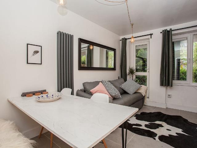 Skinner Street, London EC1R 1 bed flat to rent, £2,850 pcm | PrimeLocation
