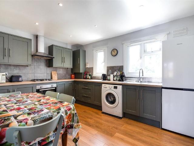 Skipsey Avenue, London, E6 3 bed flat to rent £2,200 pcm £508 pw