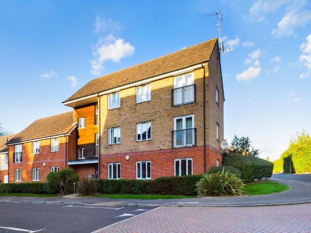 Skippetts Gardens, Cranbourne, Basingstoke RG21, 2 bed flat to rent, £1,250 pcm | PrimeLocation