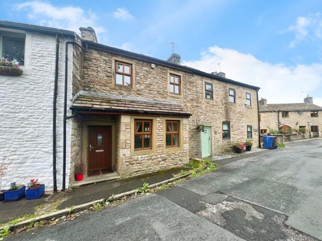 Skipton Old Road, Foulridge, Colne BB8, 2 bed cottage to rent, £850 pcm | PrimeLocation