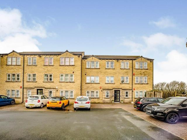 Skircoat Moor Road, Halifax HX3, 2 bed flat to rent, £750 pcm | PrimeLocation