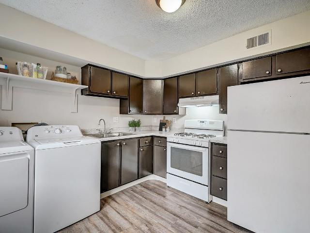 SkyView 3 Bedroom Apartment for Rent at 1755 S 20th St, Columbus, OH 43207 Vasser Village