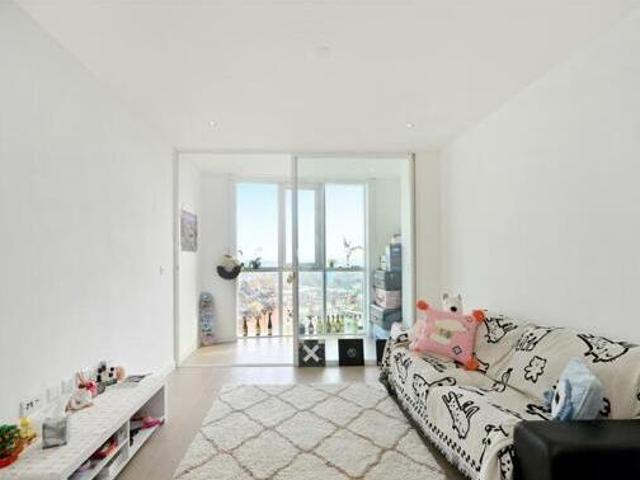 Sky Gardens, Wandsworth Road, 1 Bedroom Flat