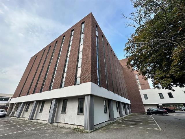 Sky Gardens, Crosby Road North, Waterloo, Liverpool L22, 2 bed flat to rent, £895 pcm | PrimeLocation