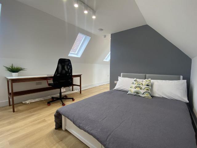 Sky Point One, Chilwell Road, Beeston NG9, 1 bed detached house to rent, £910 pcm | PrimeLocation