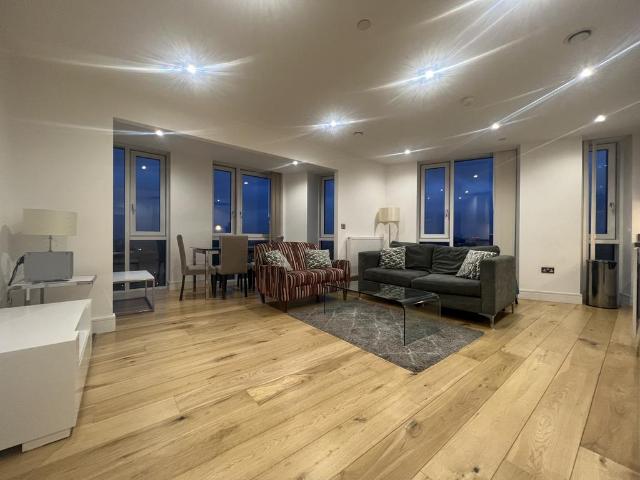 Sky View Tower, 12 High Street. 2 bed apartment to rent £2,496 pcm £576 pw
