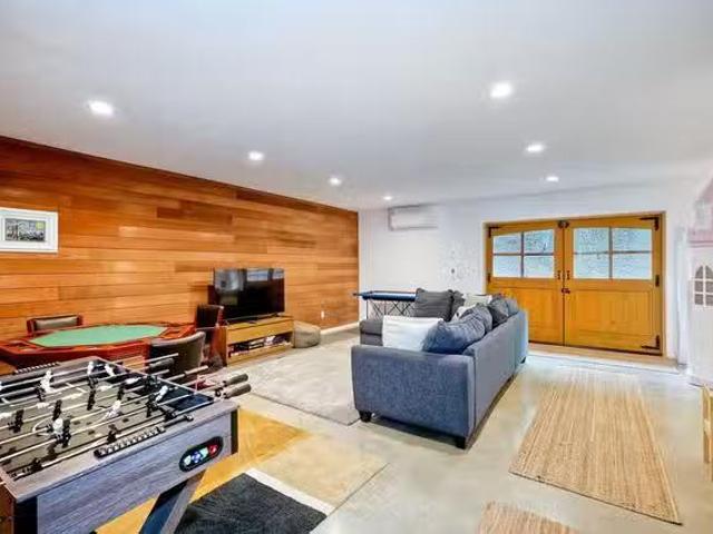 Skycrest Drive