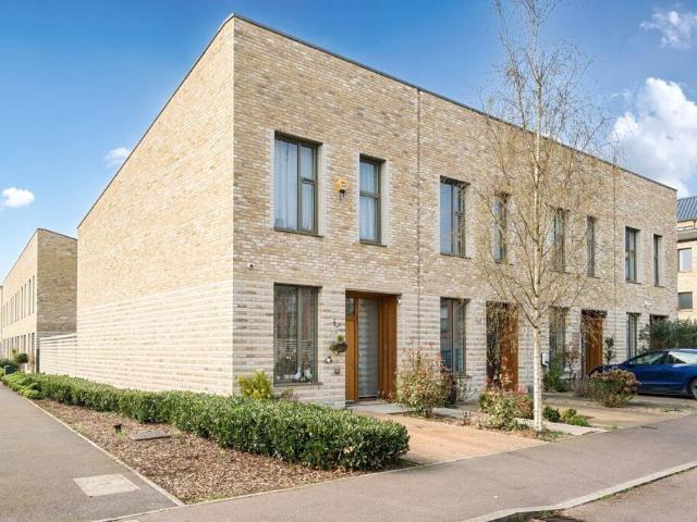 Skye Lane, Edgware, HA8 3 bed end of terrace house to rent £3,100 pcm £715 pw