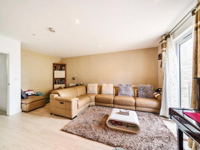 Skye Lane, Edgware, HA8 3 bed end of terrace house to rent £3,100 pcm £715 pw