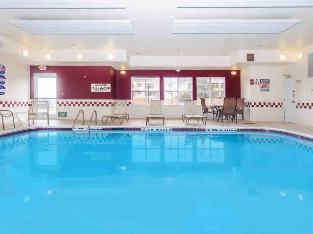 Skye Ridge Apartments 2 Bedroom Apartment for Rent at 655 N Sam Houston Pkwy E, Houston, TX 77060 Greater Greenspoint