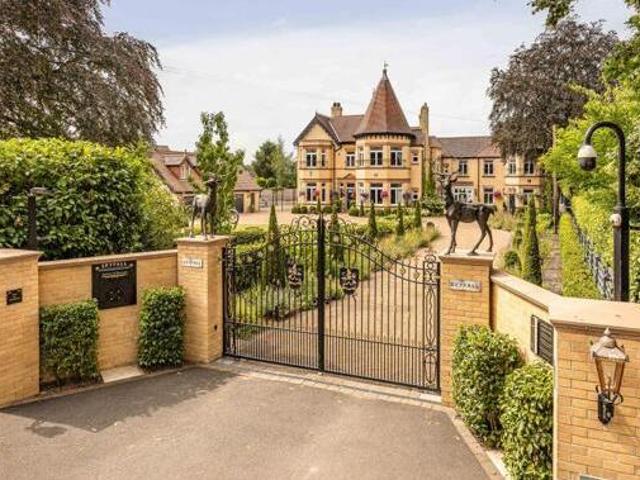 Skyfall, London Road, 6 Bedroom Detached